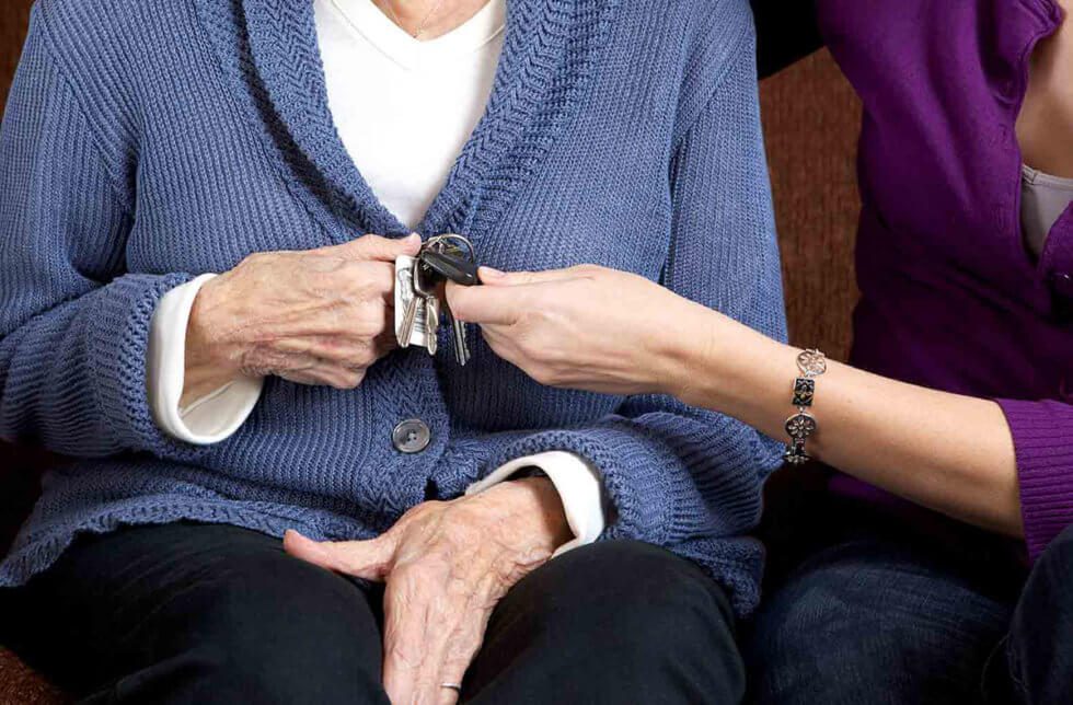 Signs It's Time to Take the Keys from Elderly Parents
